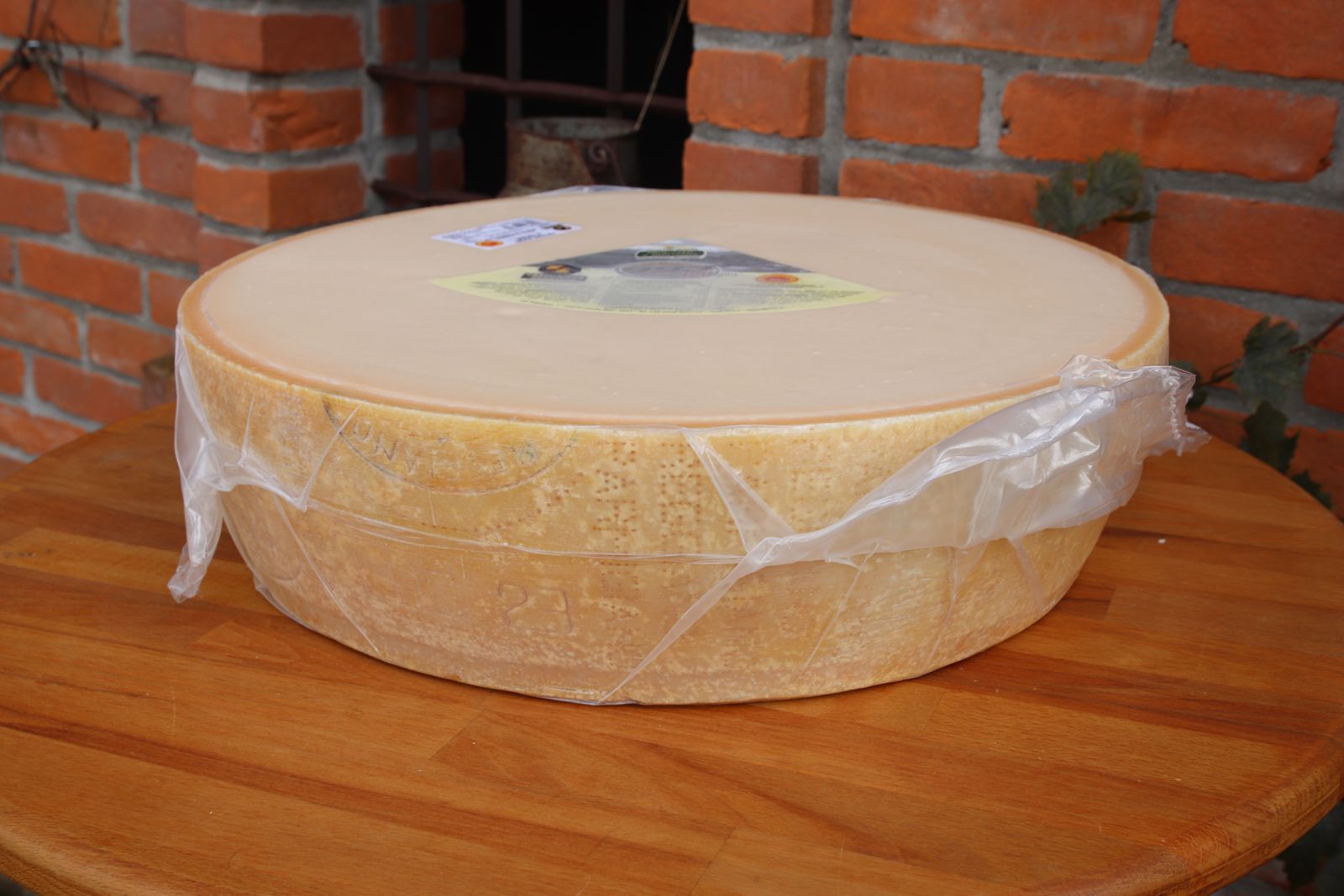 Bestelle jetzt 1 Kilo Parmigiano Reggiano 24 mon. Parmesan Käse online